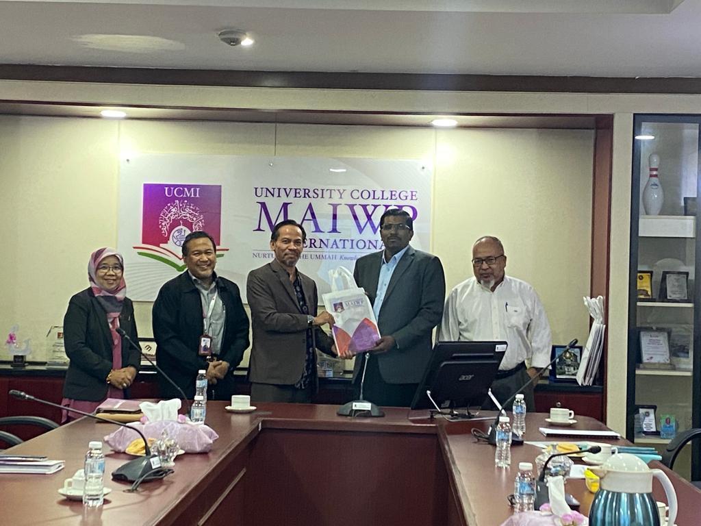 KUNJUNGAN HORMAT KOBANAS KE KOLEJ UNIVERSITI ANTARABANGSA MAIWP